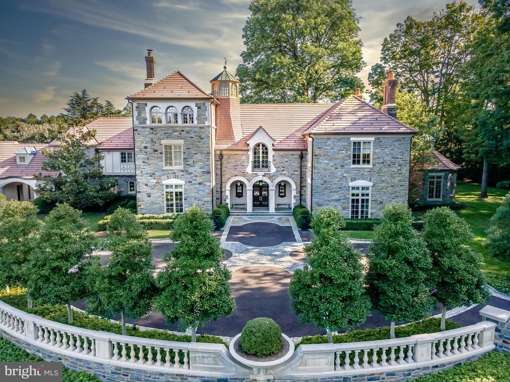 7 Beautiful Homes on the Market Over 9,000 Square Feet - Haven Lifestyles