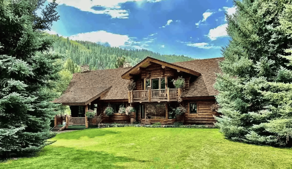 9 Luxurious Log Homes On The Market - Haven Lifestyles