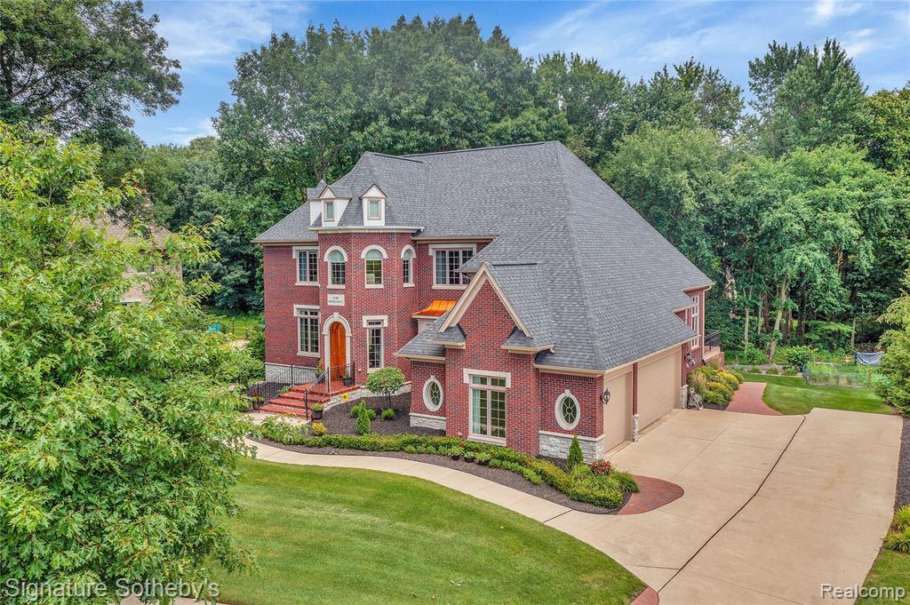 7 Amazing Homes On The Market With Beautiful Backyards - Haven Lifestyles