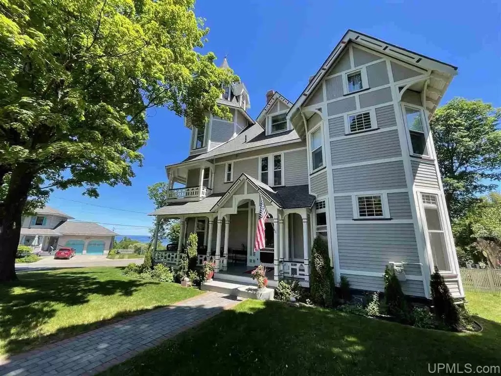 9 Charming Homes on The Market In Michigan - Haven Lifestyles