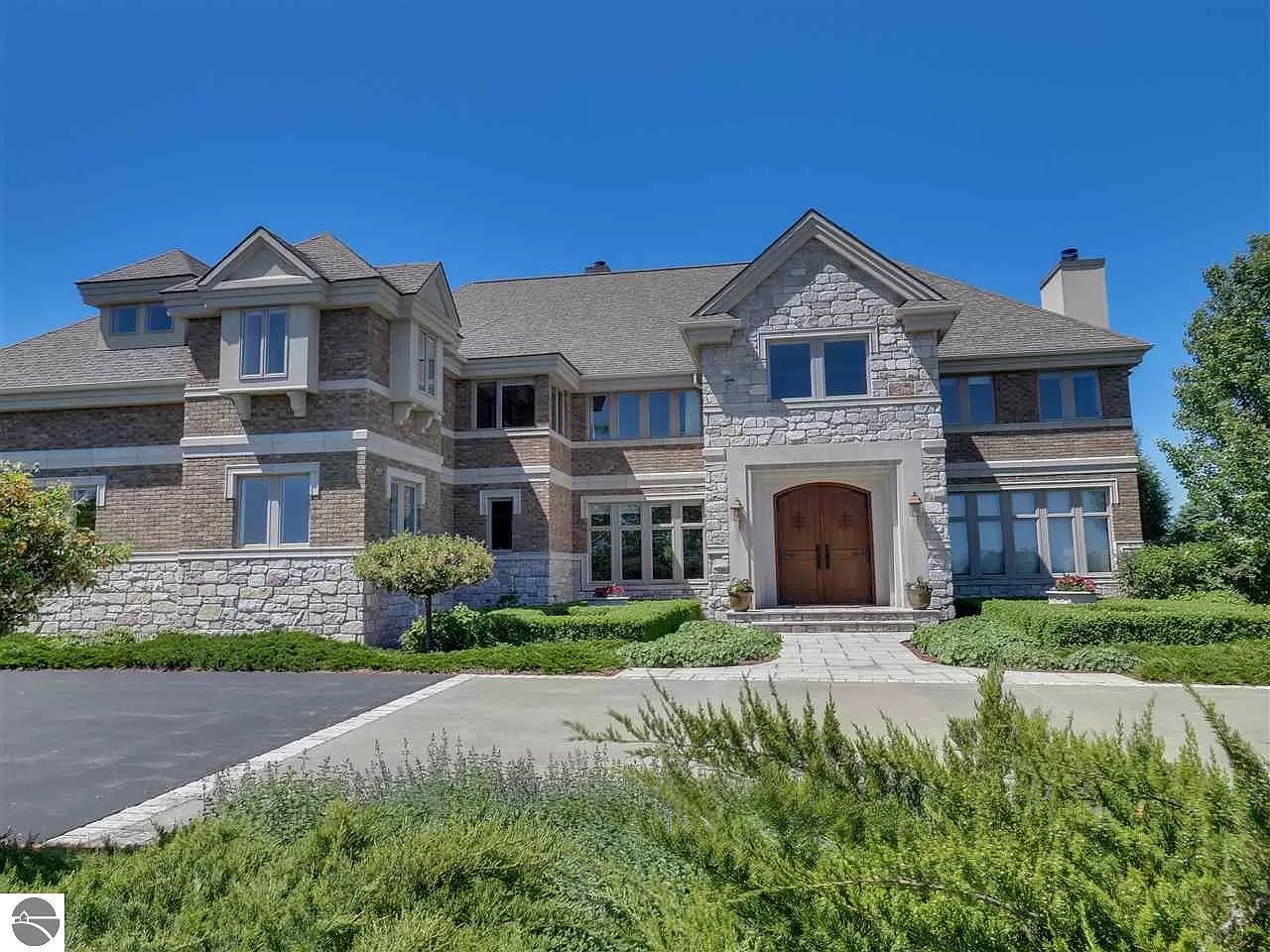10 Sprawling Estates On The Market - Haven Lifestyles
