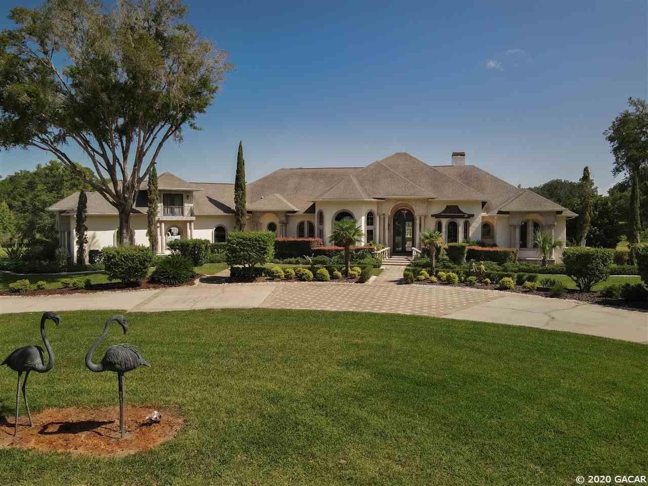 6 Gorgeous Properties On The Market With Amazing Outdoor Living Spaces ...