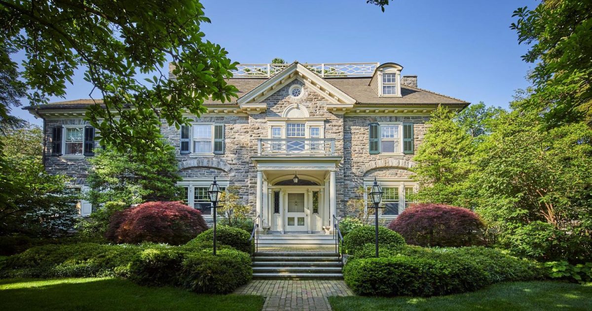 10 Impressive Sprawling Homes On The Market - Haven Lifestyles