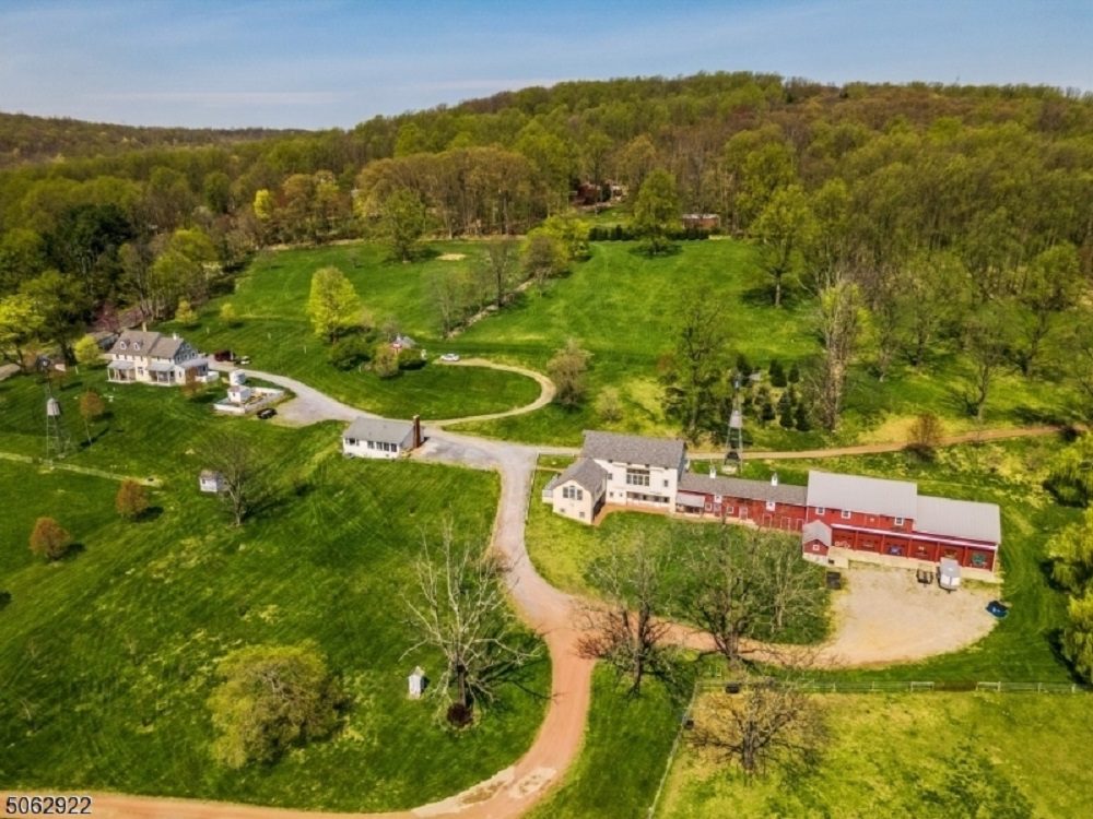 4 Impressive Properties On The Market With At Least 15 Acres Of Land ...