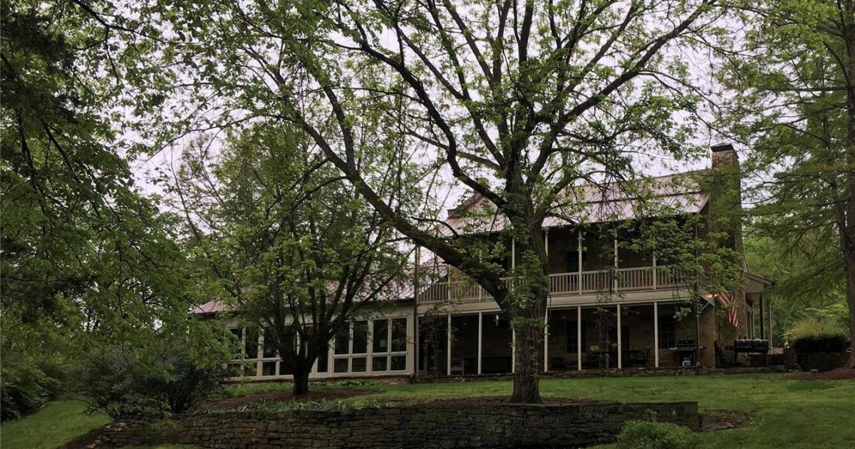 5 Amazing Properties On The Market With At Least 40 Acres of Land ...