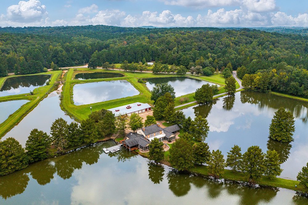 7 Spectacular Waterfront Homes On The Market - Haven Lifestyles