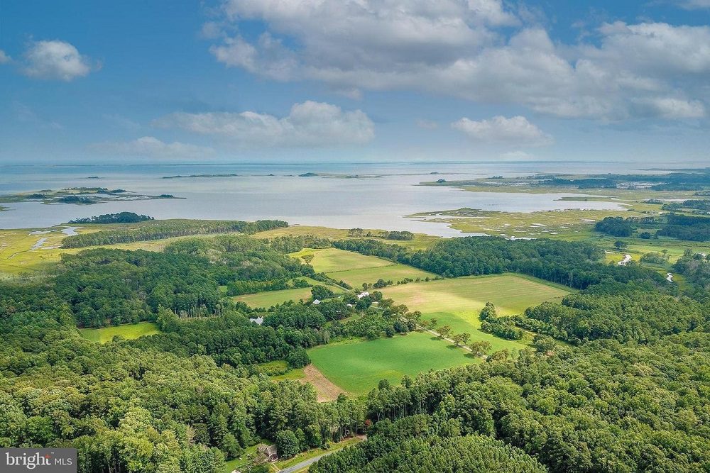 9 Breathtaking Waterfront Homes On The Market - Haven Lifestyles