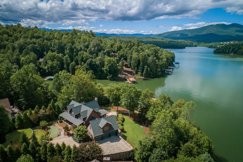 6 Spectacular Lakefront Properties On The Market - Haven Lifestyles
