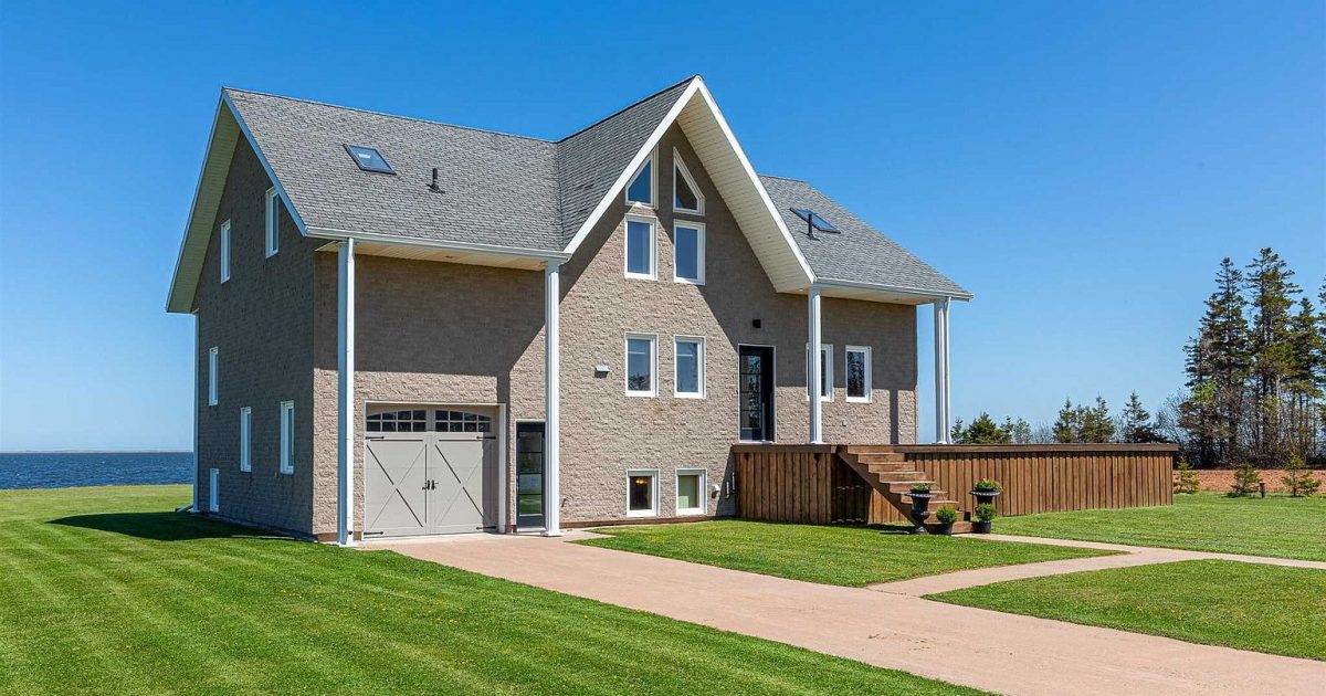 5 Incredibly Gorgeous Waterfront Homes On The Market - Haven Lifestyles