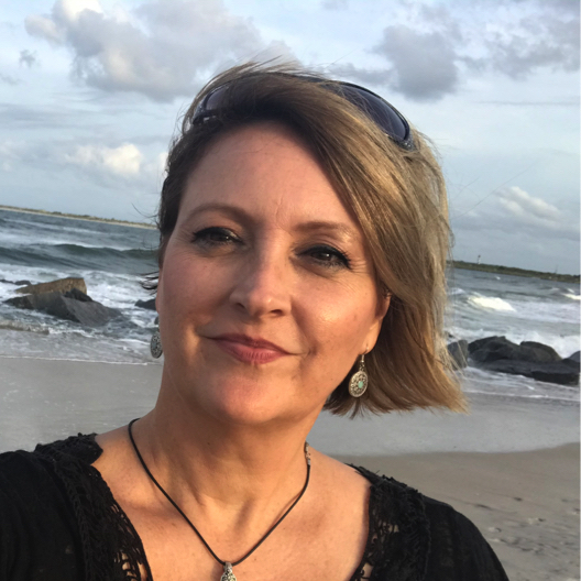 10 Exquisite Waterfront Homes On The Market - Haven Lifestyles