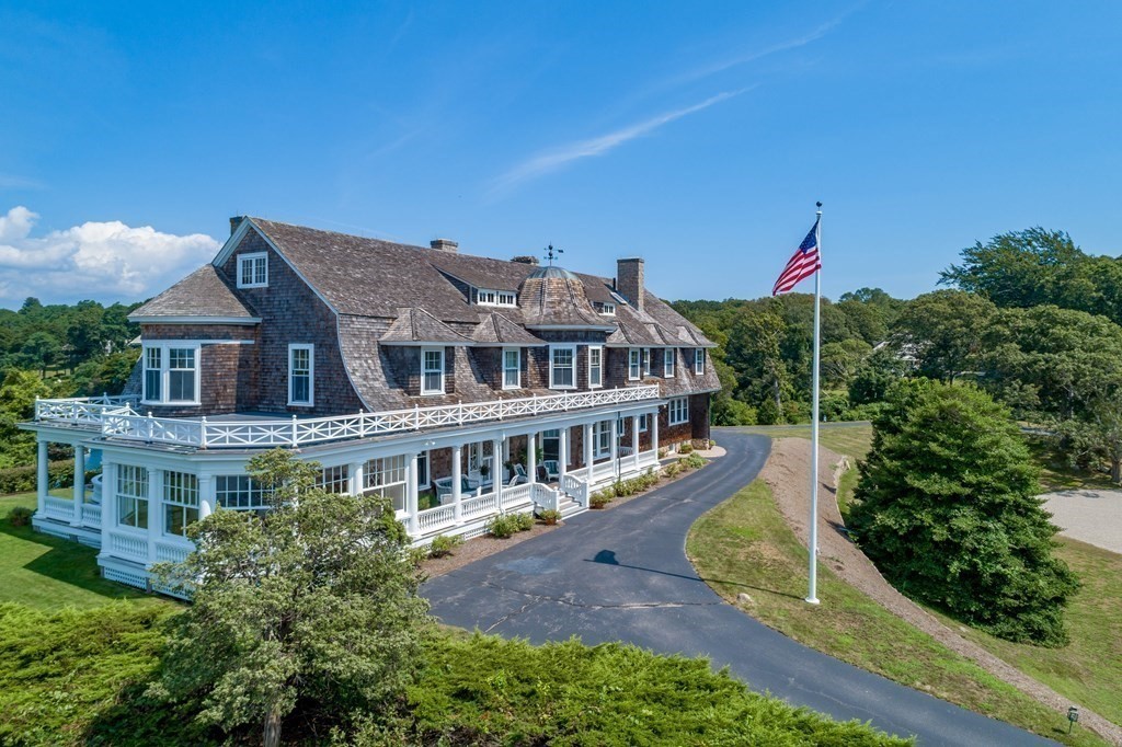 7 Amazing Waterfront Homes On The Market - Haven Lifestyles