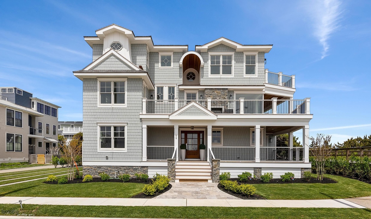 7 Beautiful Waterfront Properties On The Market - Haven Lifestyles