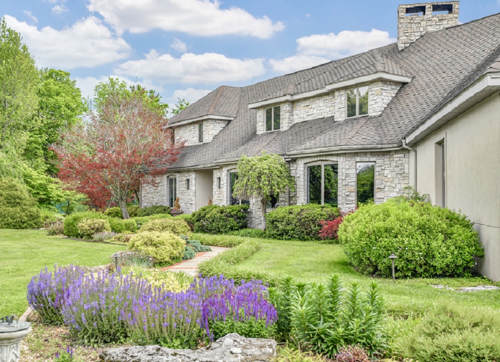 8 Beautiful Homes On The Market In Missouri - Haven Lifestyles