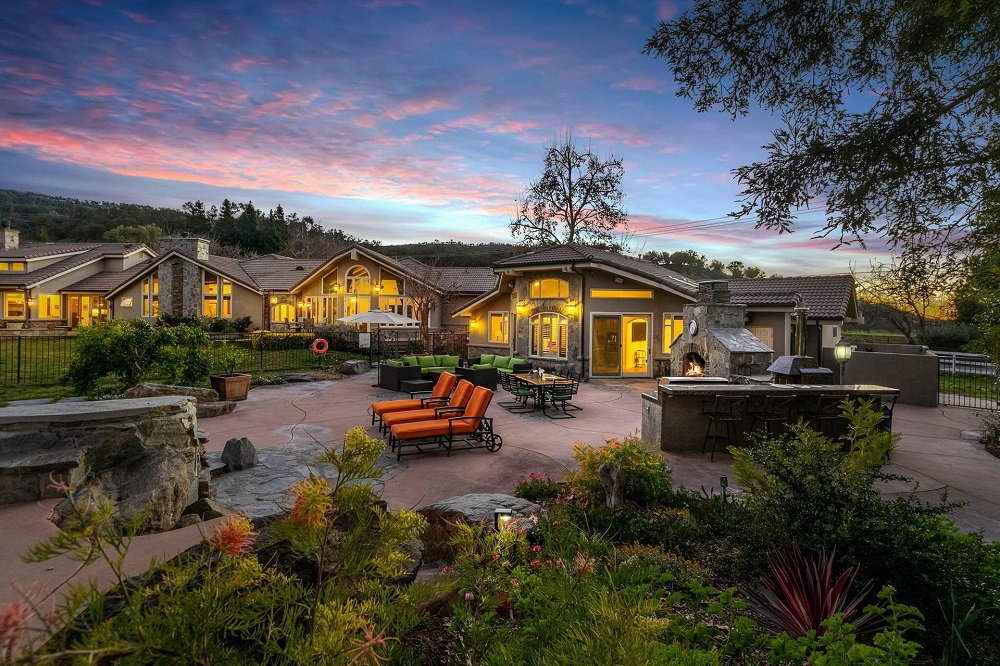 8 Homes Offering Resort-Like Backyards - Haven Lifestyles