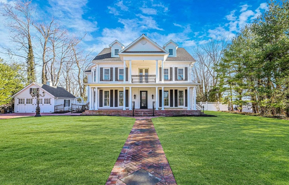 7 Beautiful Properties with Breathtaking Waterfront Views - Haven ...
