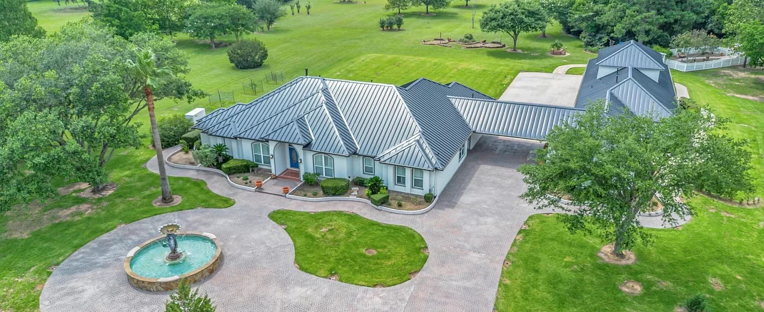 Luxurious Ranch-Style Home on a Sprawling Ten-Acre Lot - Haven Lifestyles